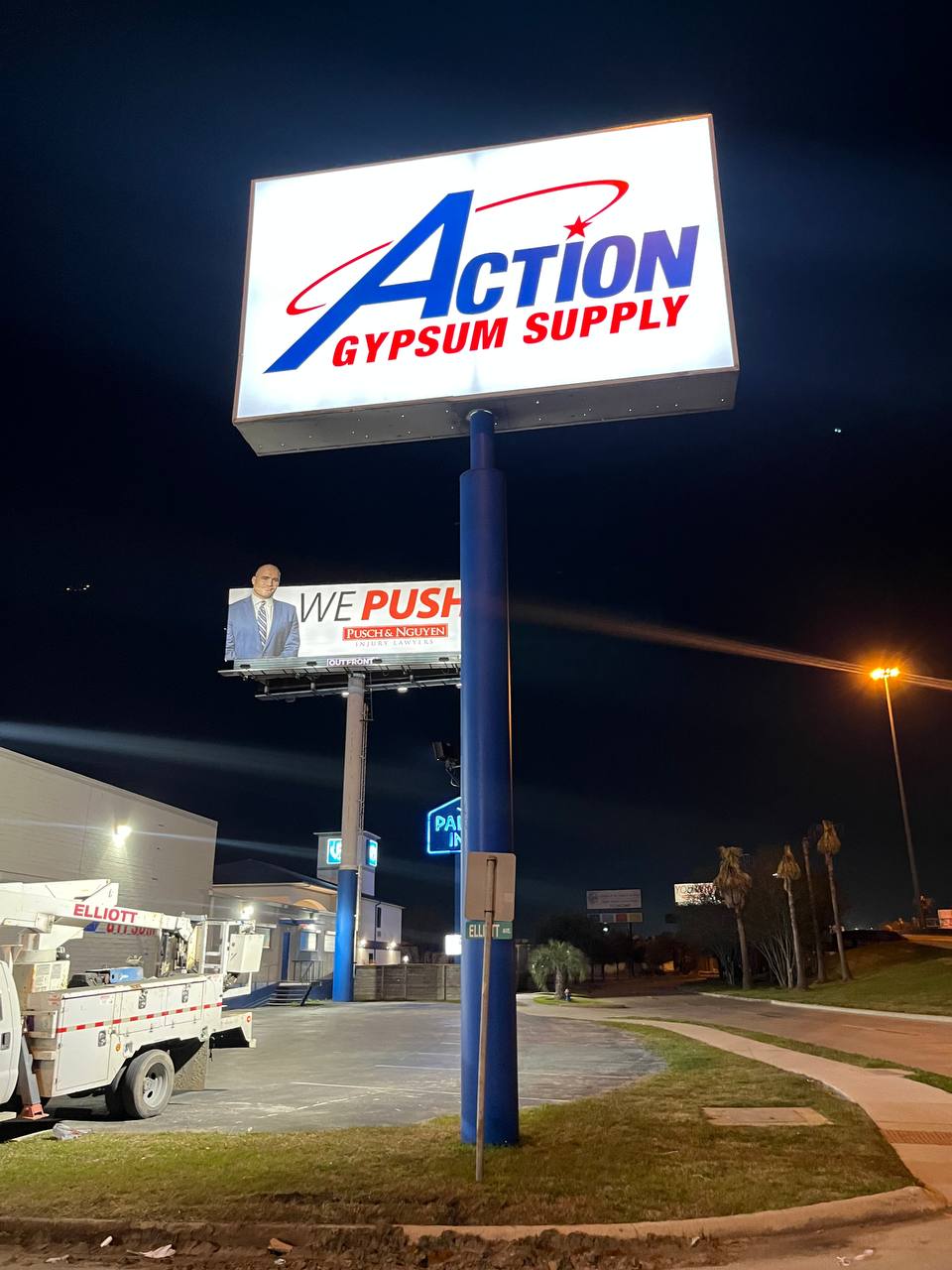 Blade Signs - Royal Signs