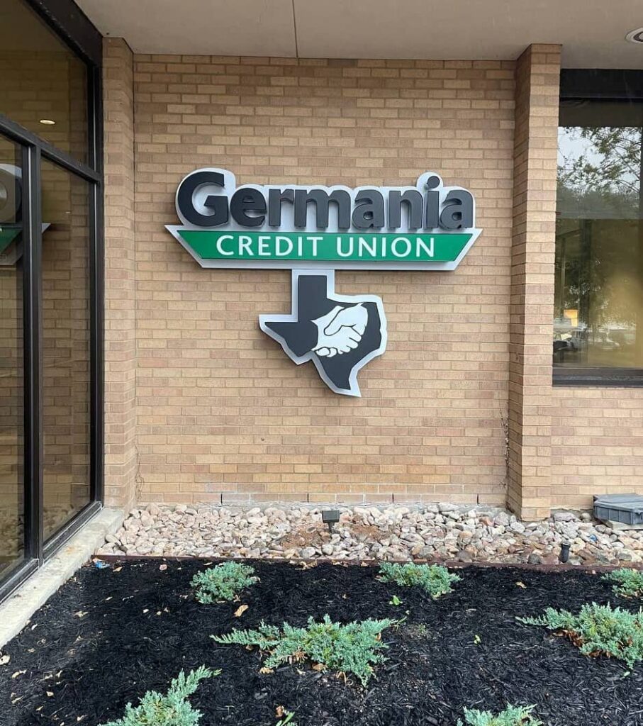 CUSTOM SIGNS - Royal Signs